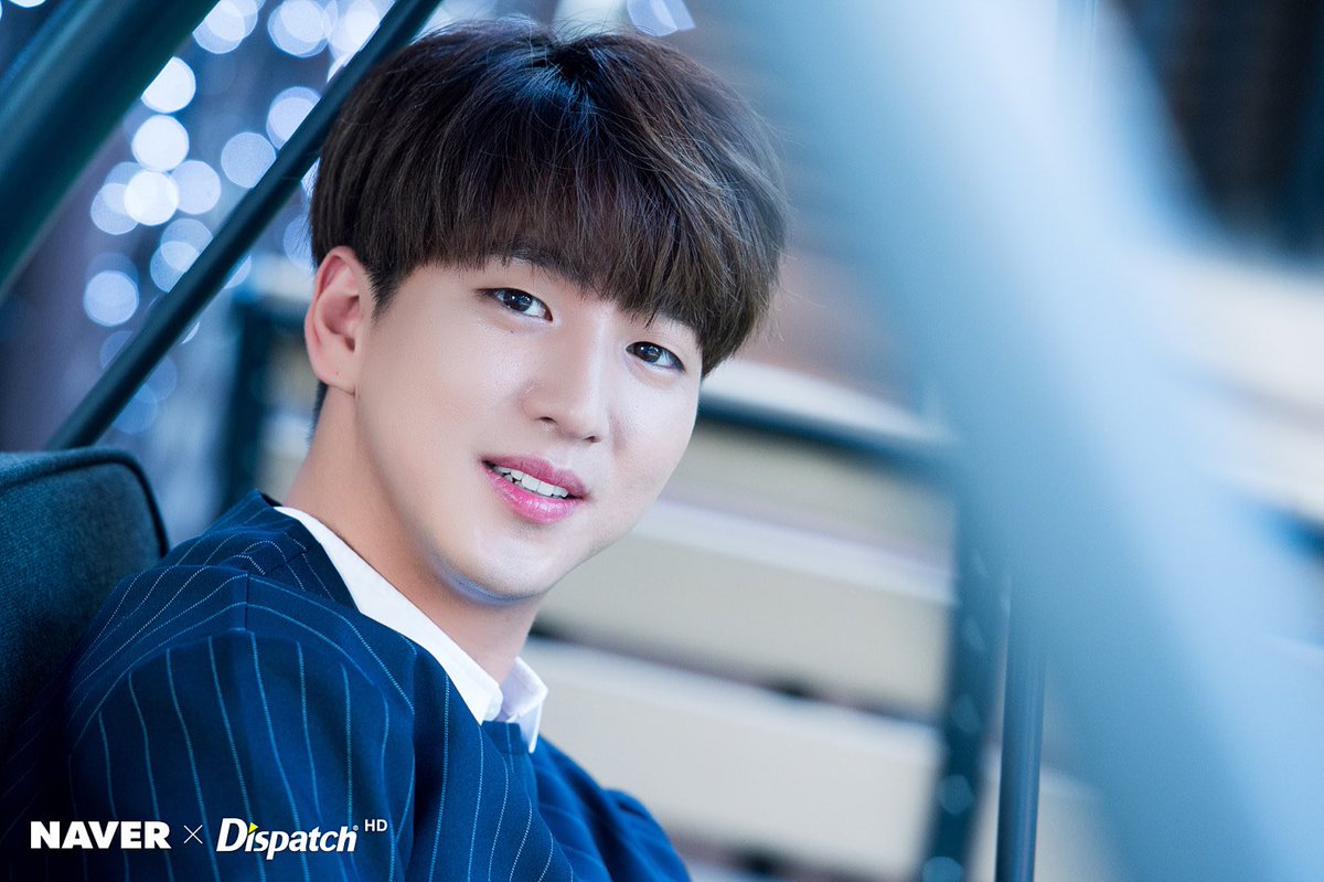 KPOP ASIA: Baro (B1A4) firma en una secuencia de actuación y una carta de fans