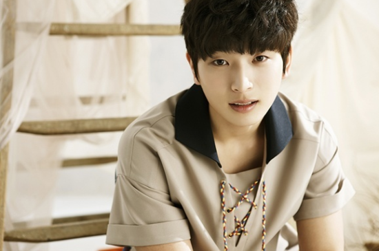 Jeong Jinwoon (2AM) va débuter son service militaire cette année ...